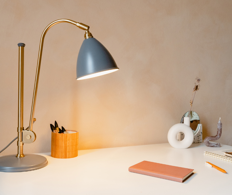 How to Choose the Right Lamp for Your Work Setup | FlexiSpot